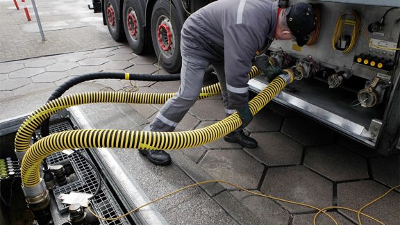 What do you need to know about tank truck discharge hoses? - Izoflex