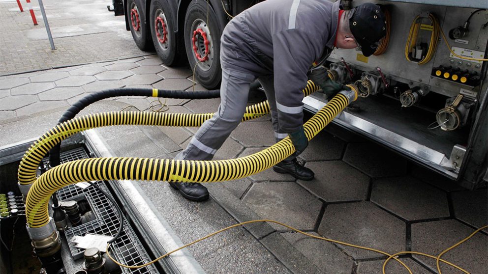 What do you need to know about tank truck discharge hoses? - Izoflex